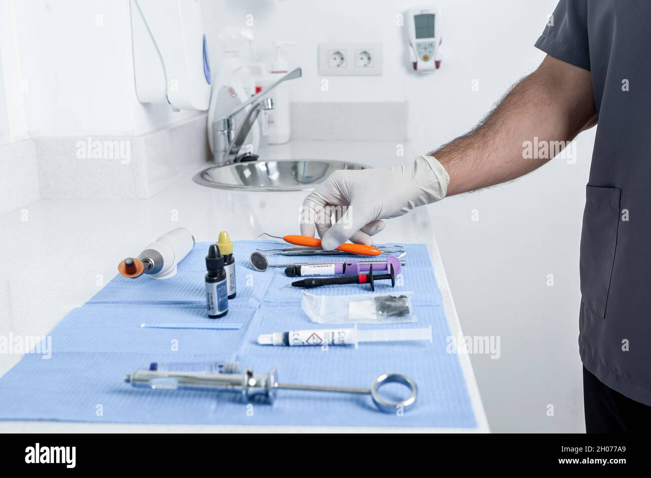 Sterile tool hi-res stock photography and images - Alamy