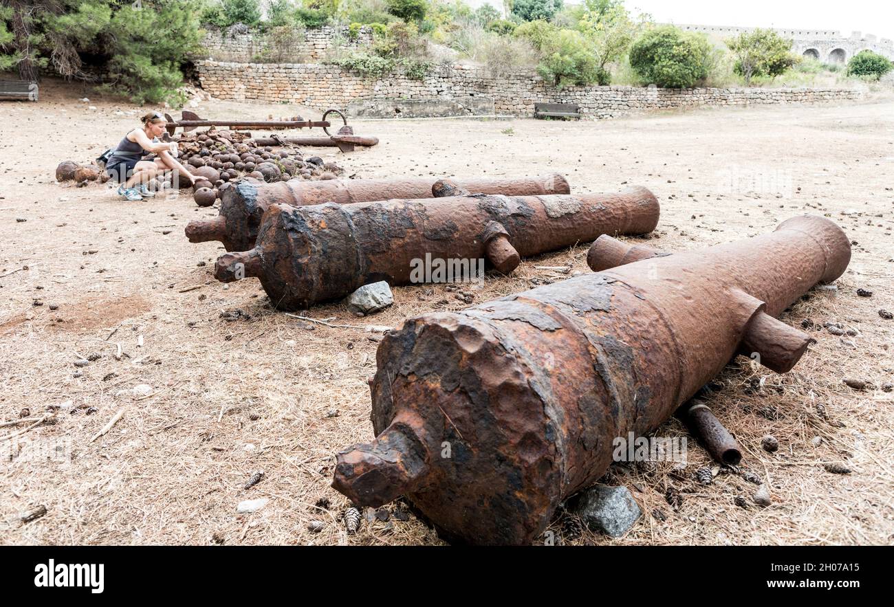 Cannons and cannon balls hi-res stock photography and images - Alamy