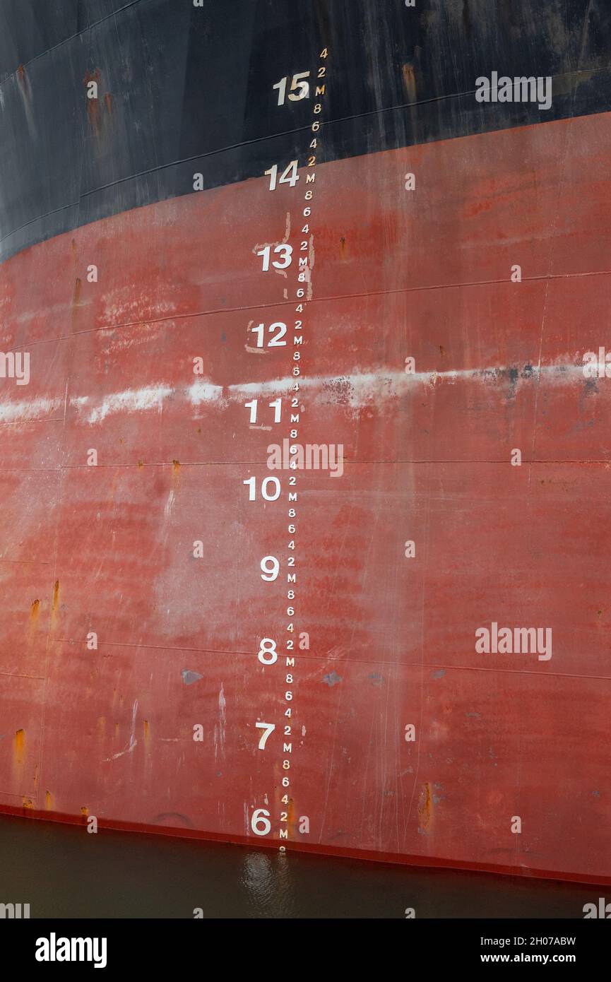 Waterline and draft scale measure orange black ship Stock Photo - Alamy