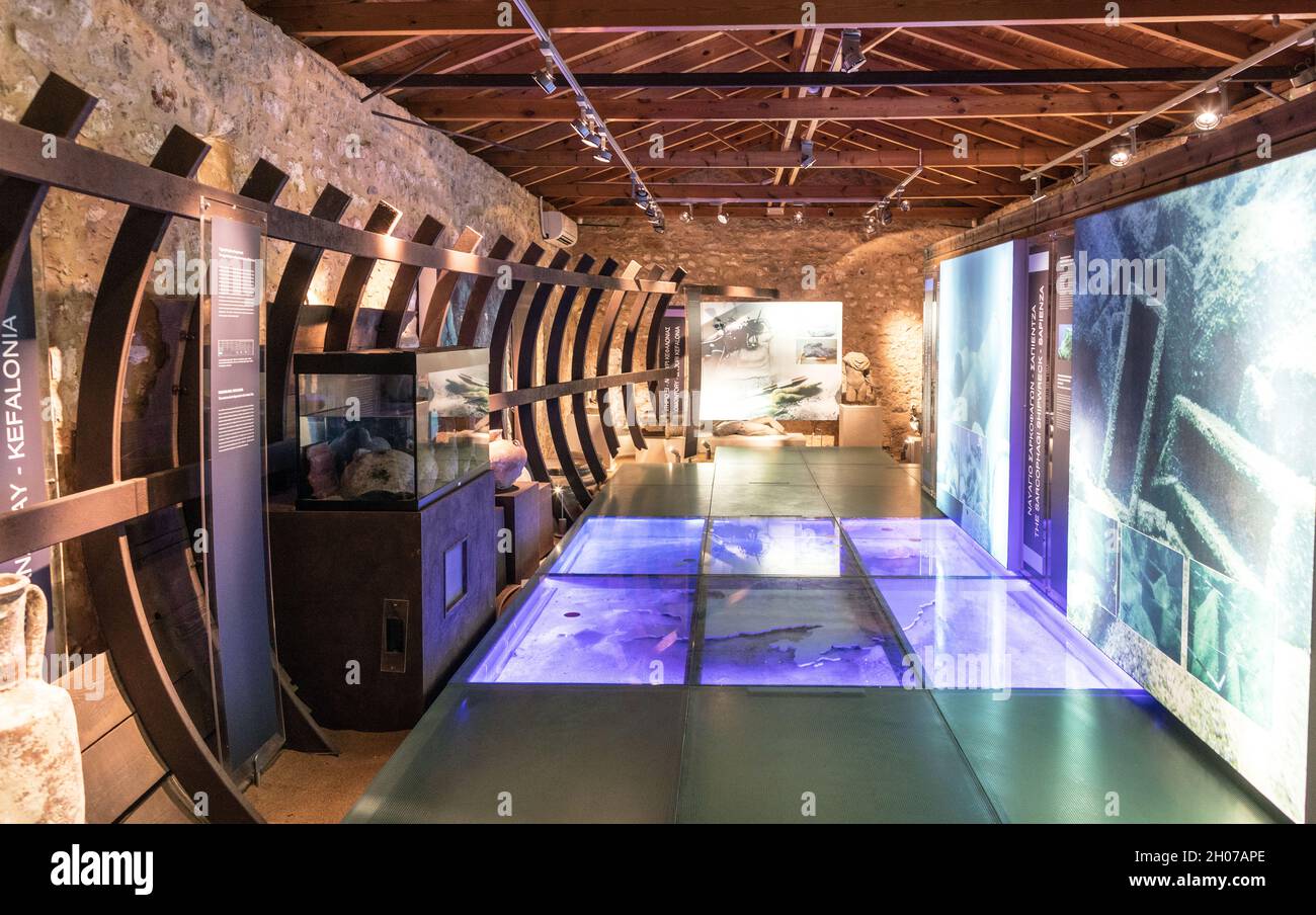 Underwater display hi-res stock photography and images - Alamy