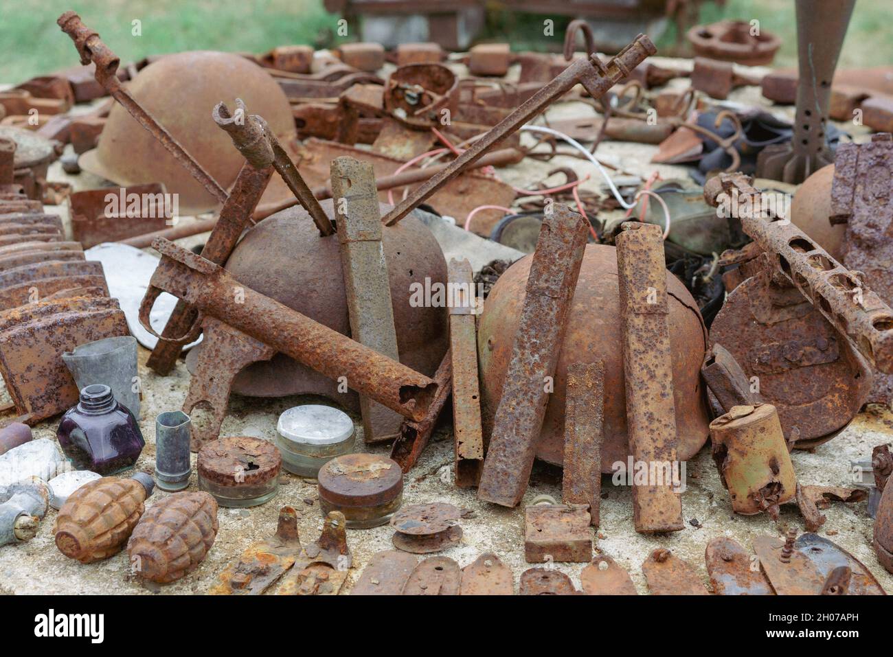 Weapons of the second world war hi-res stock photography and images - Alamy