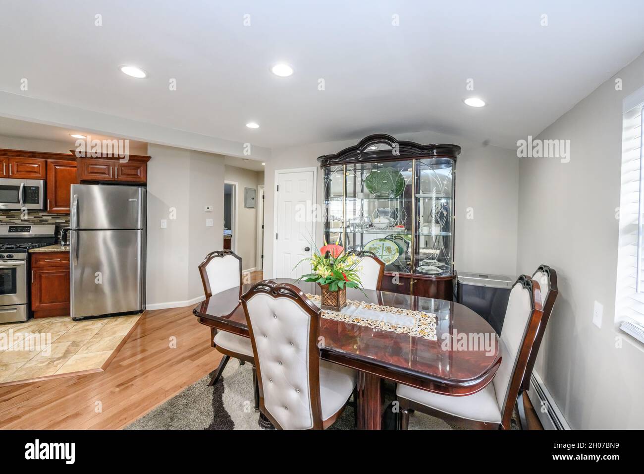 Staged apartment kitchen with kitchen in background Stock Photo - Alamy