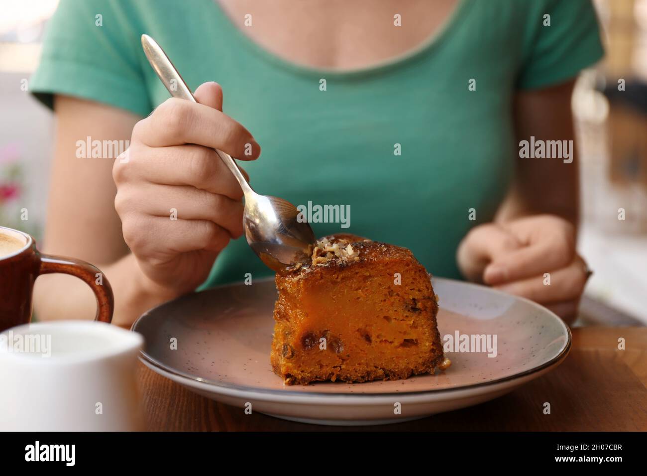 Woman eating carrot cake hi-res stock photography and images - Alamy