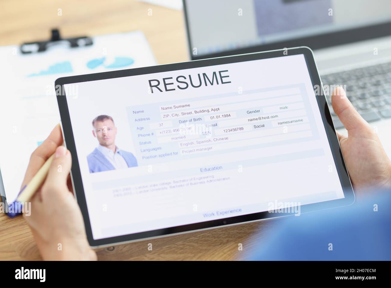 Applicant profile hi-res stock photography and images - Alamy
