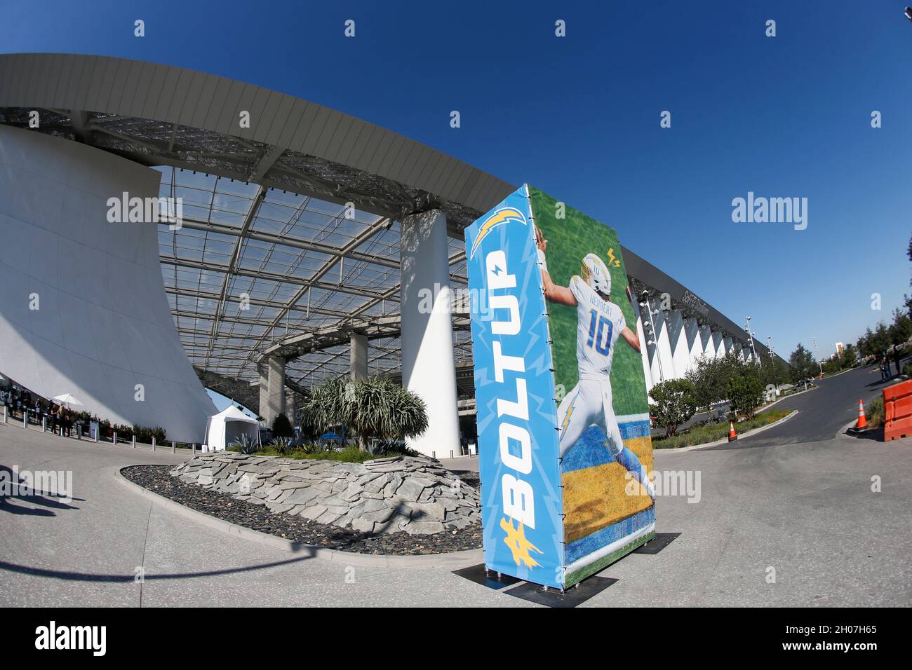 Sofi stadium los angeles exterior hi-res stock photography and images ...