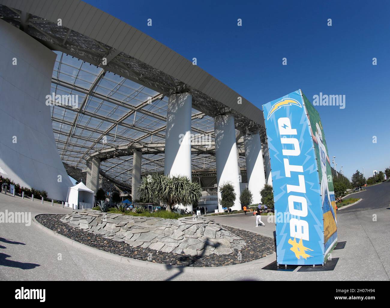 Sofi stadium exterior hi-res stock photography and images - Alamy
