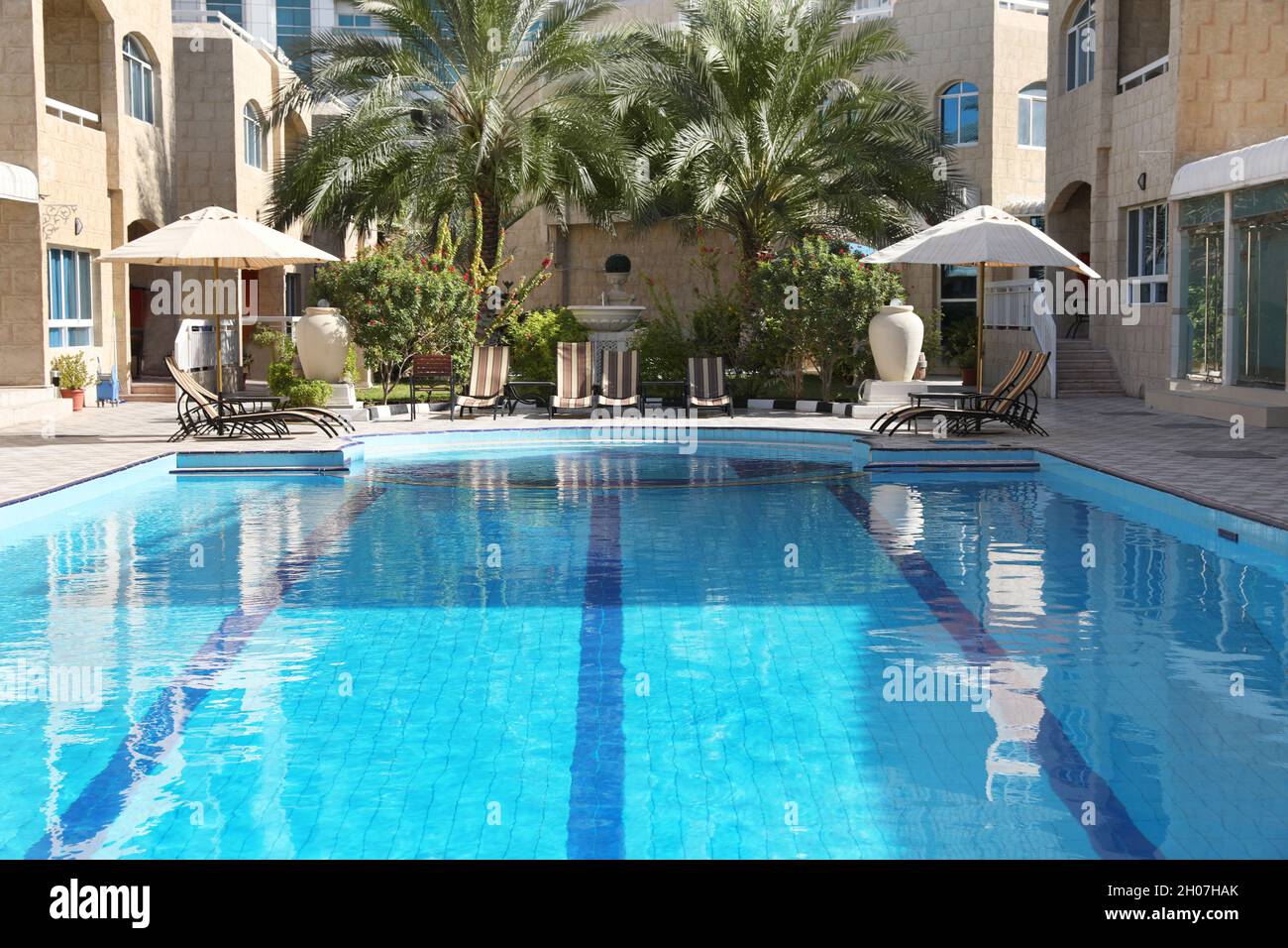 Modern luxury hotel with swimming pool on sunny day Stock Photo - Alamy