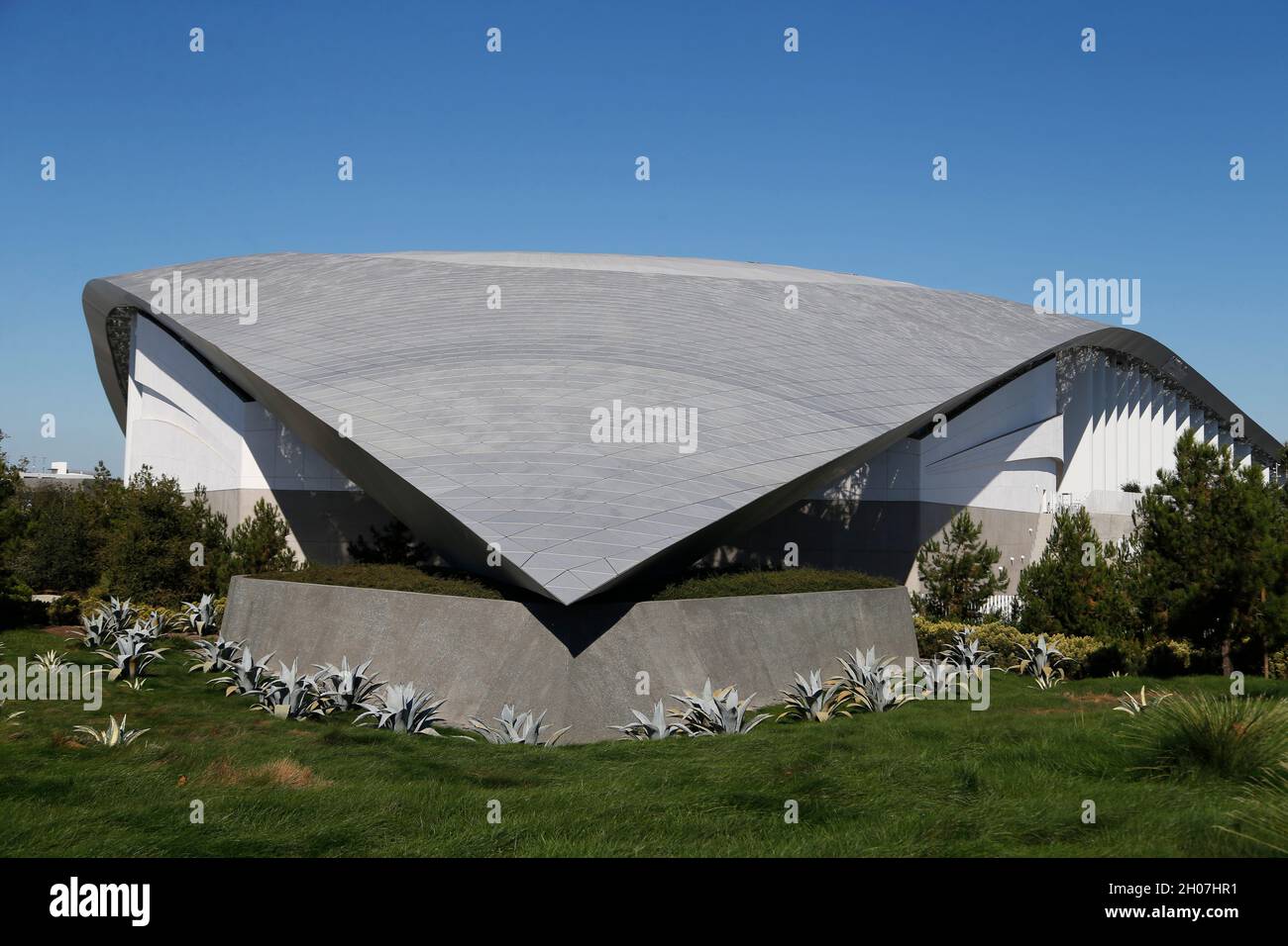 Sofi stadium exterior hi-res stock photography and images - Alamy