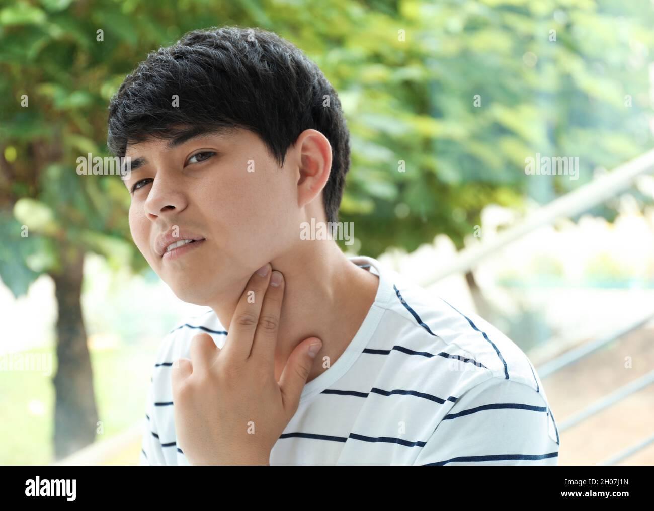 Pulse measuring neck hi-res stock photography and images - Alamy