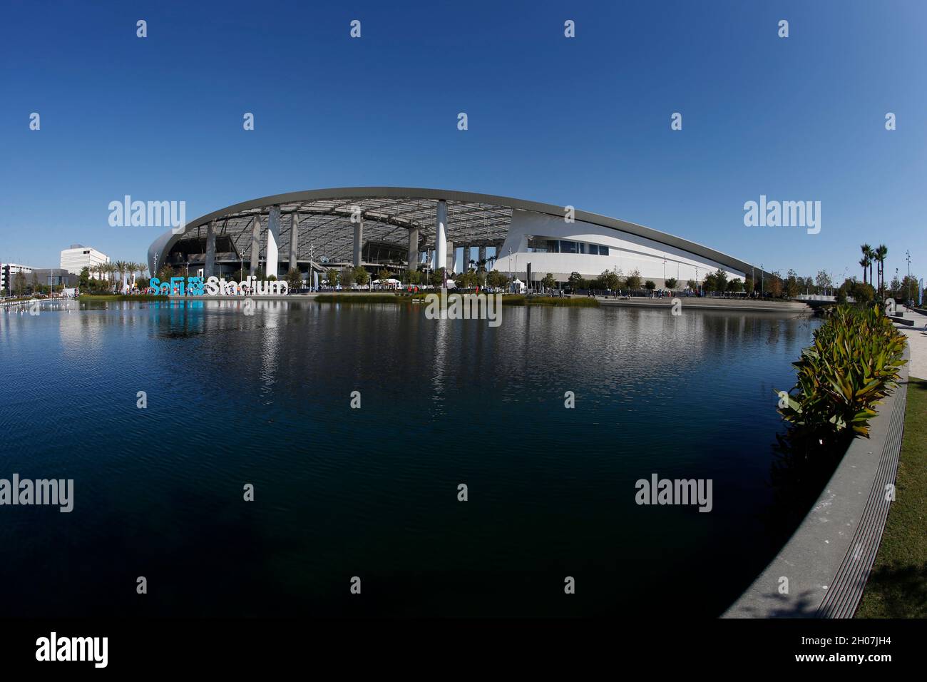 Sofi stadium los angeles exterior hi-res stock photography and images ...