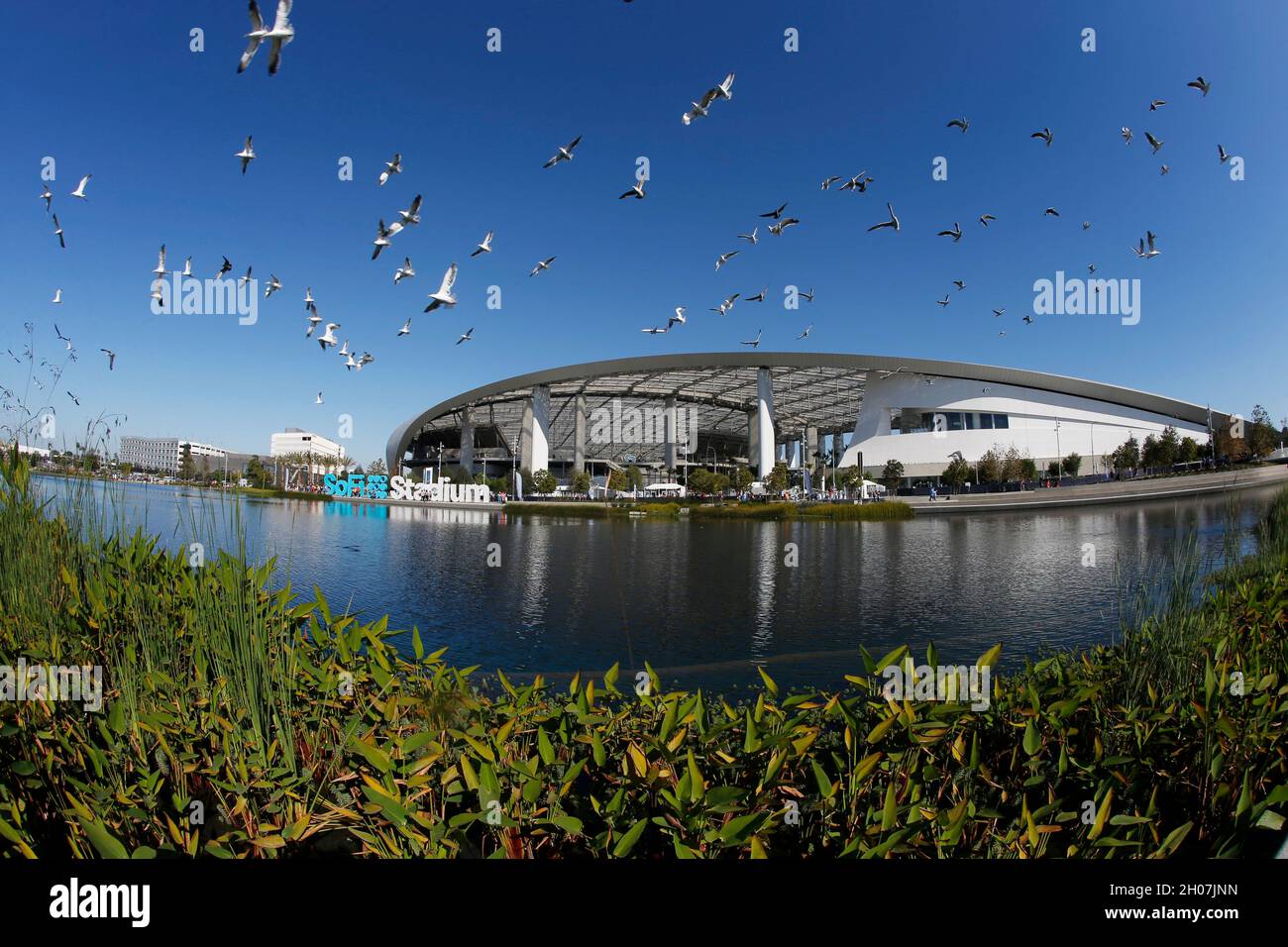 Sofi stadium exterior hi-res stock photography and images - Alamy