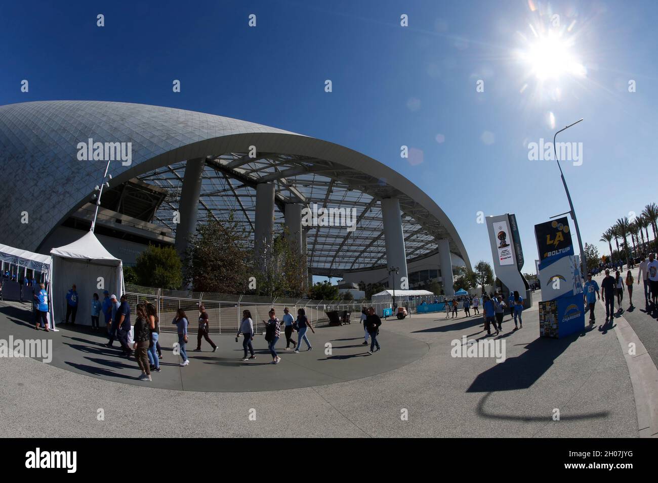 Sofi stadium los angeles exterior hi-res stock photography and images ...