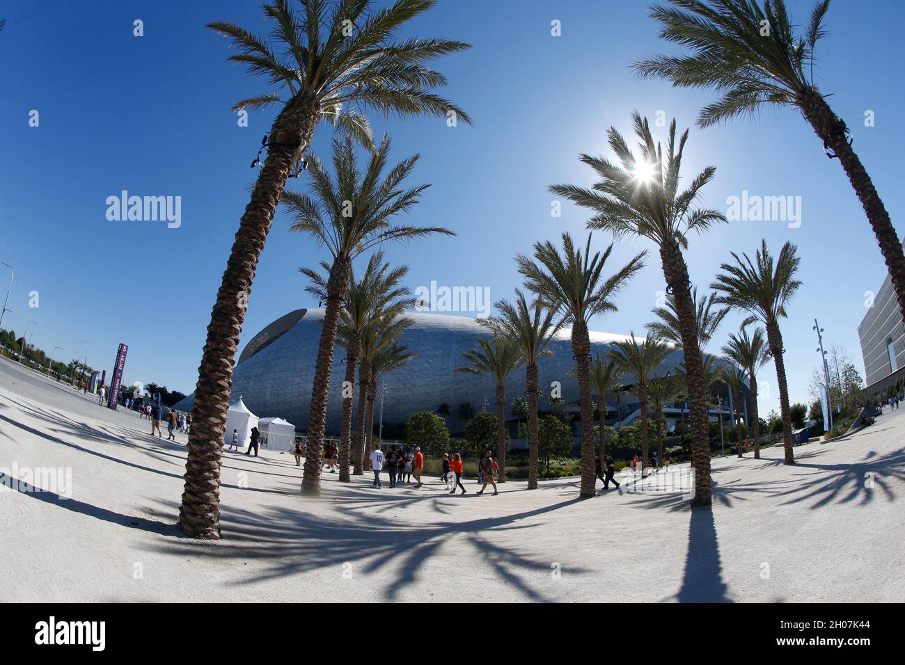 Sofi stadium los angeles exterior hi-res stock photography and images ...