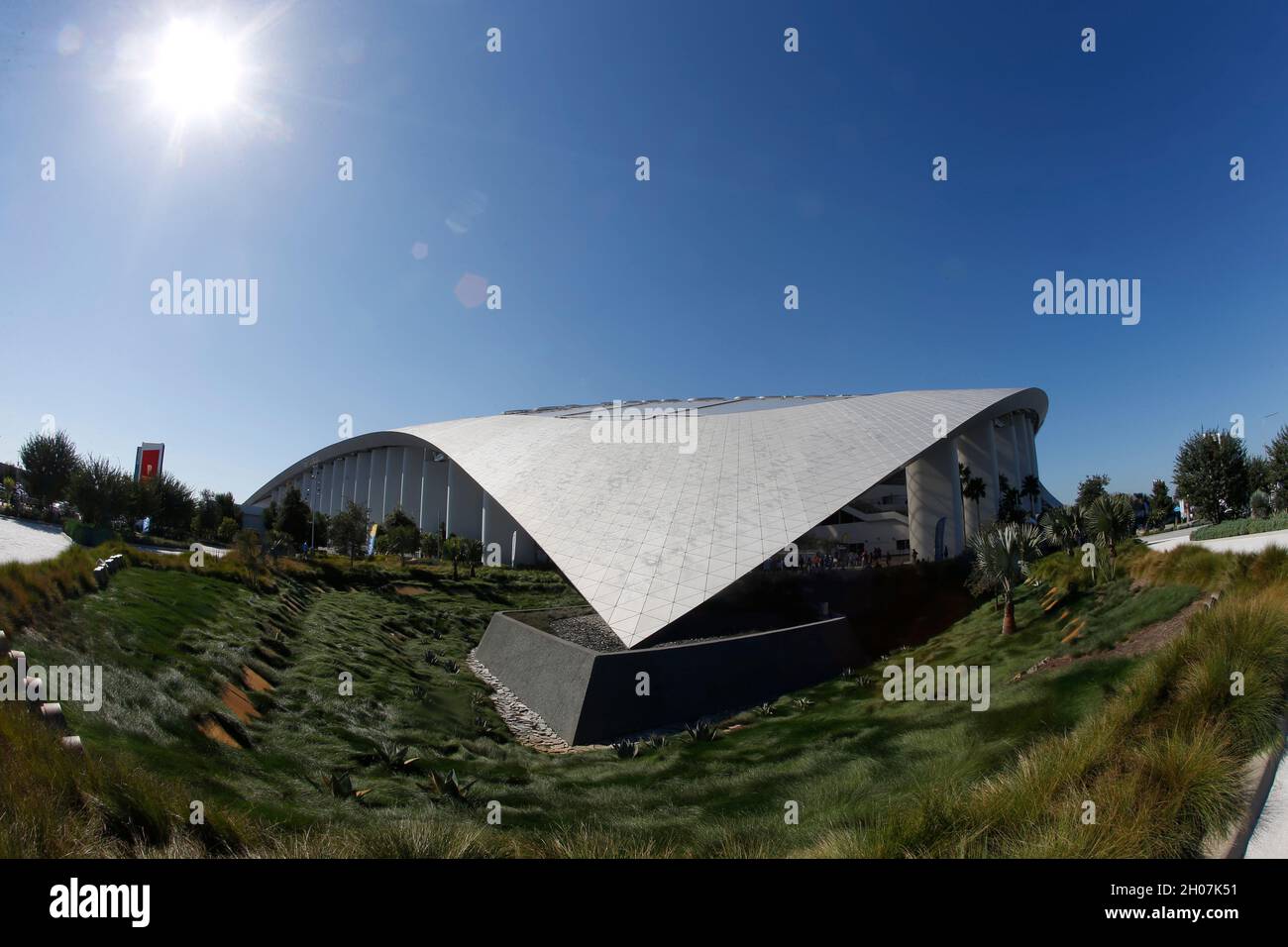 Sofi stadium exterior hi-res stock photography and images - Alamy