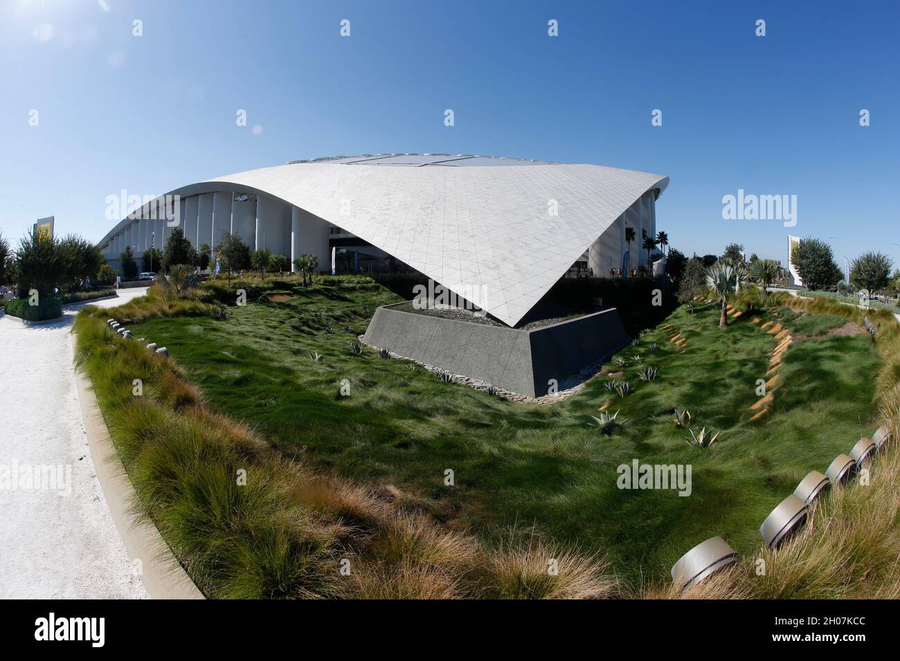 Sofi stadium exterior hi-res stock photography and images - Alamy