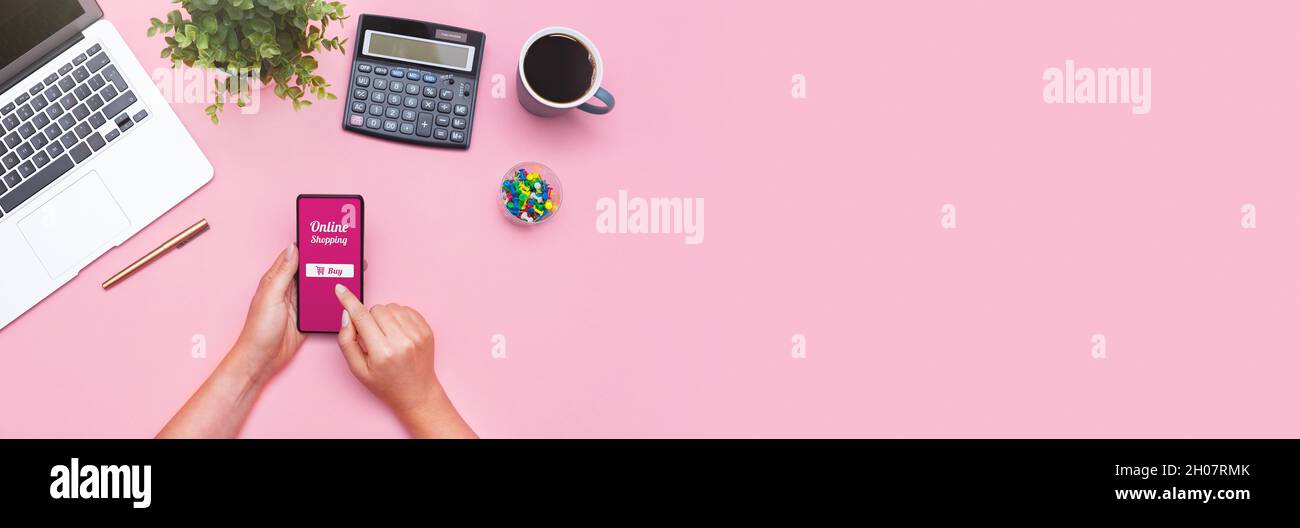 Using mobile app hi-res stock photography and images - Alamy