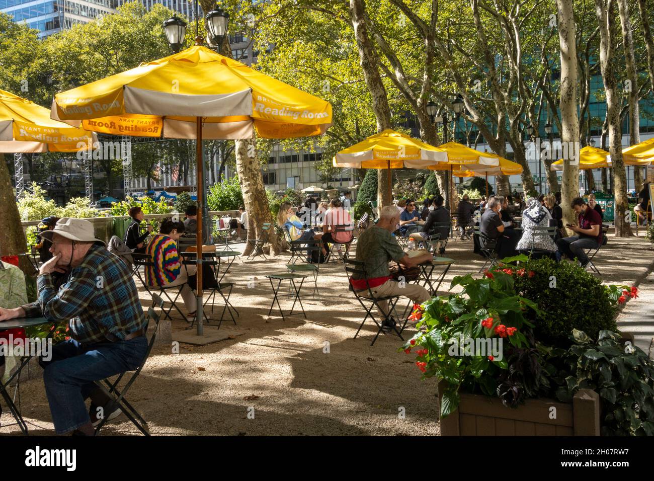 2021, Outdoor Reading Room, NYPL, Bryant Park, NYC Stock Photo - Alamy