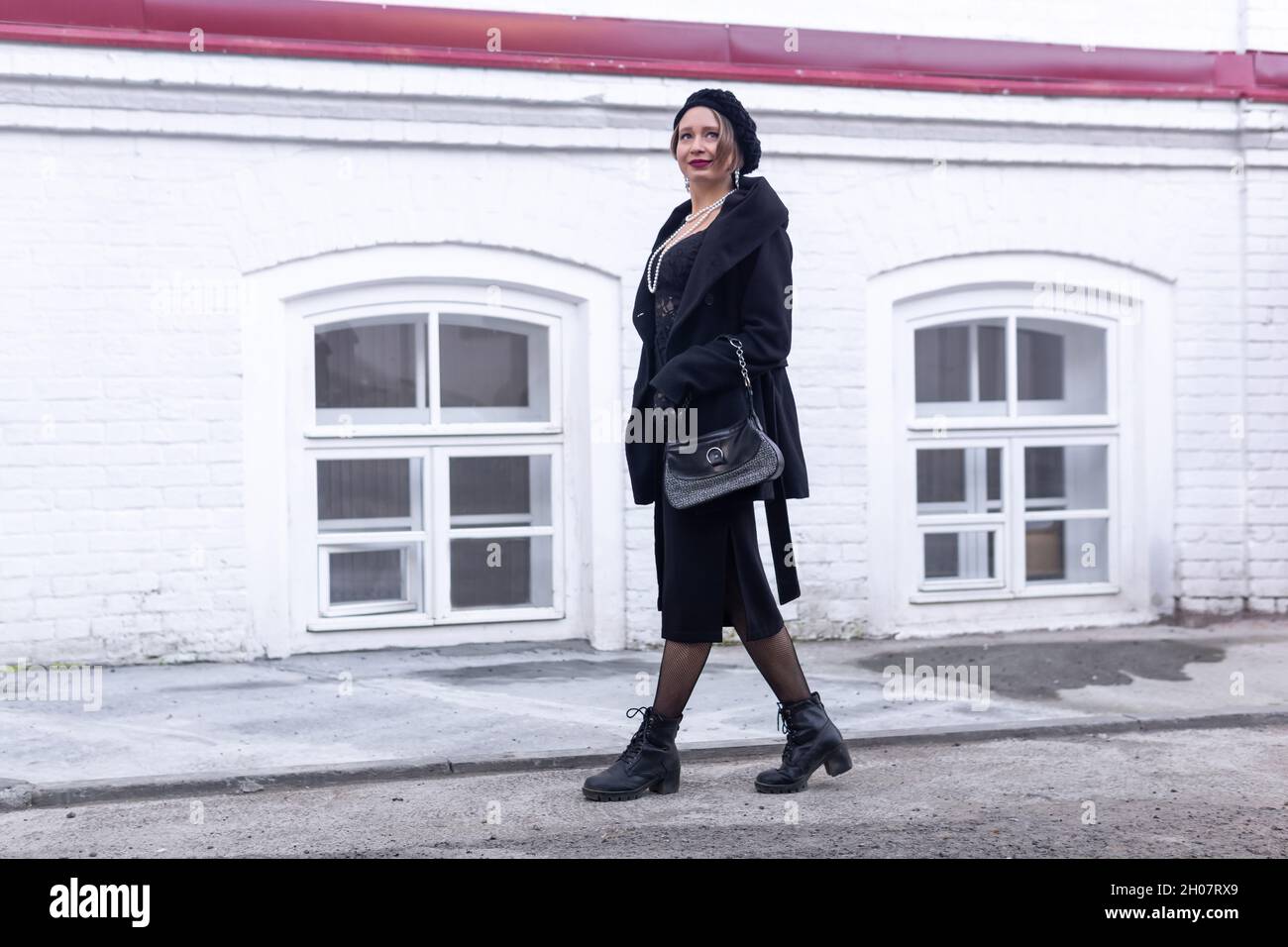 beautiful woman in retro style walking down the street Stock Photo - Alamy