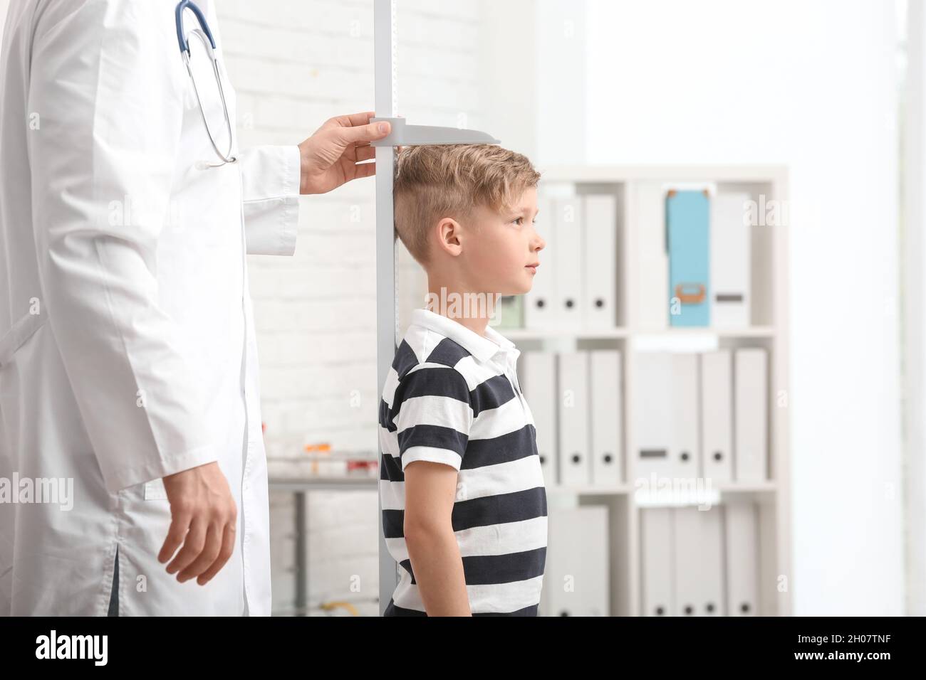 Doctor measuring little boy's height in hospital Stock Photo - Alamy