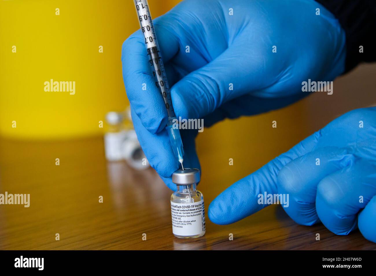 London, UK. 11th Oct, 2021. A vaccinator draws Pfizer Covid-19 vaccine ...
