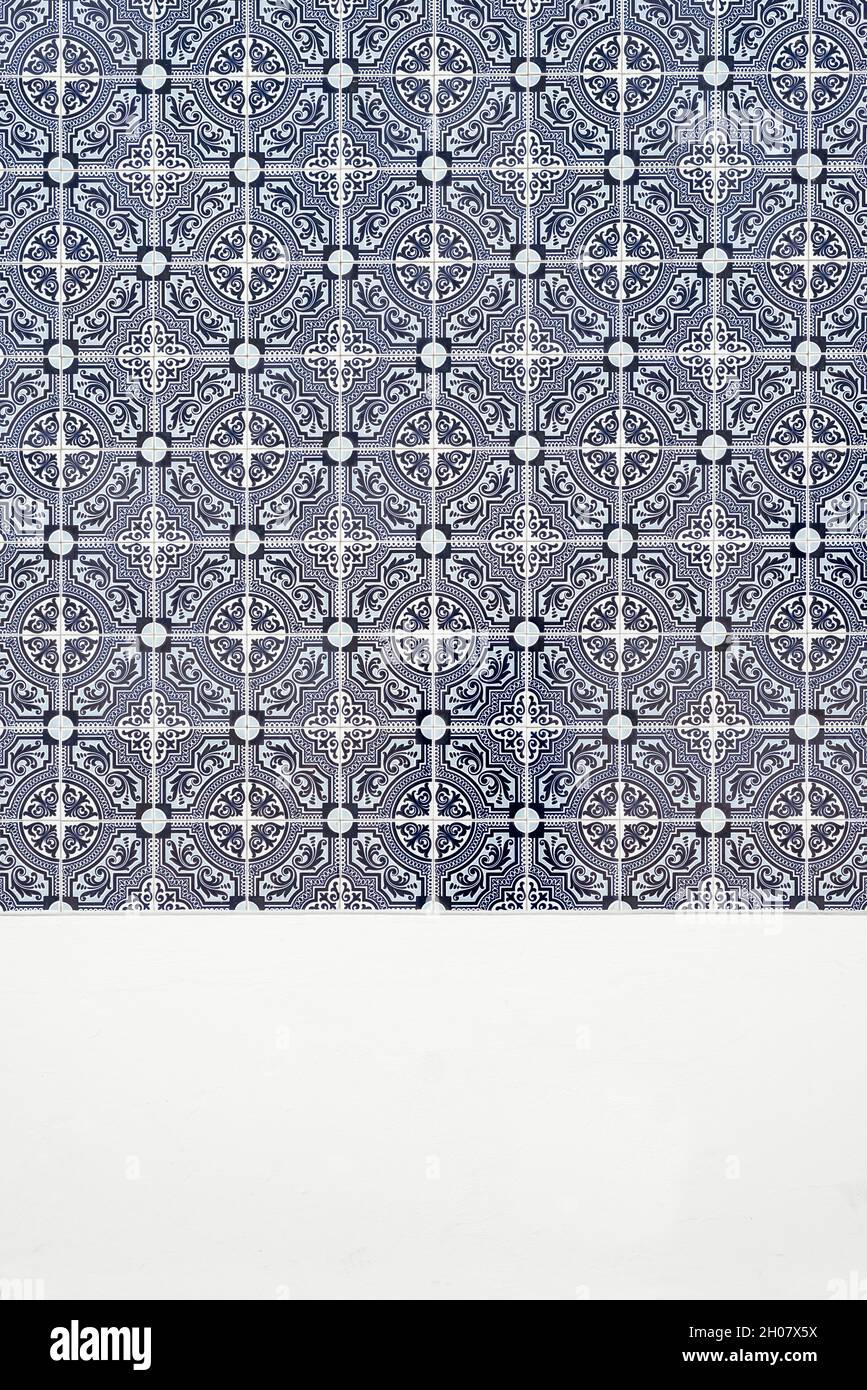 Traditional blue Portuguese tile pattern Stock Photo - Alamy