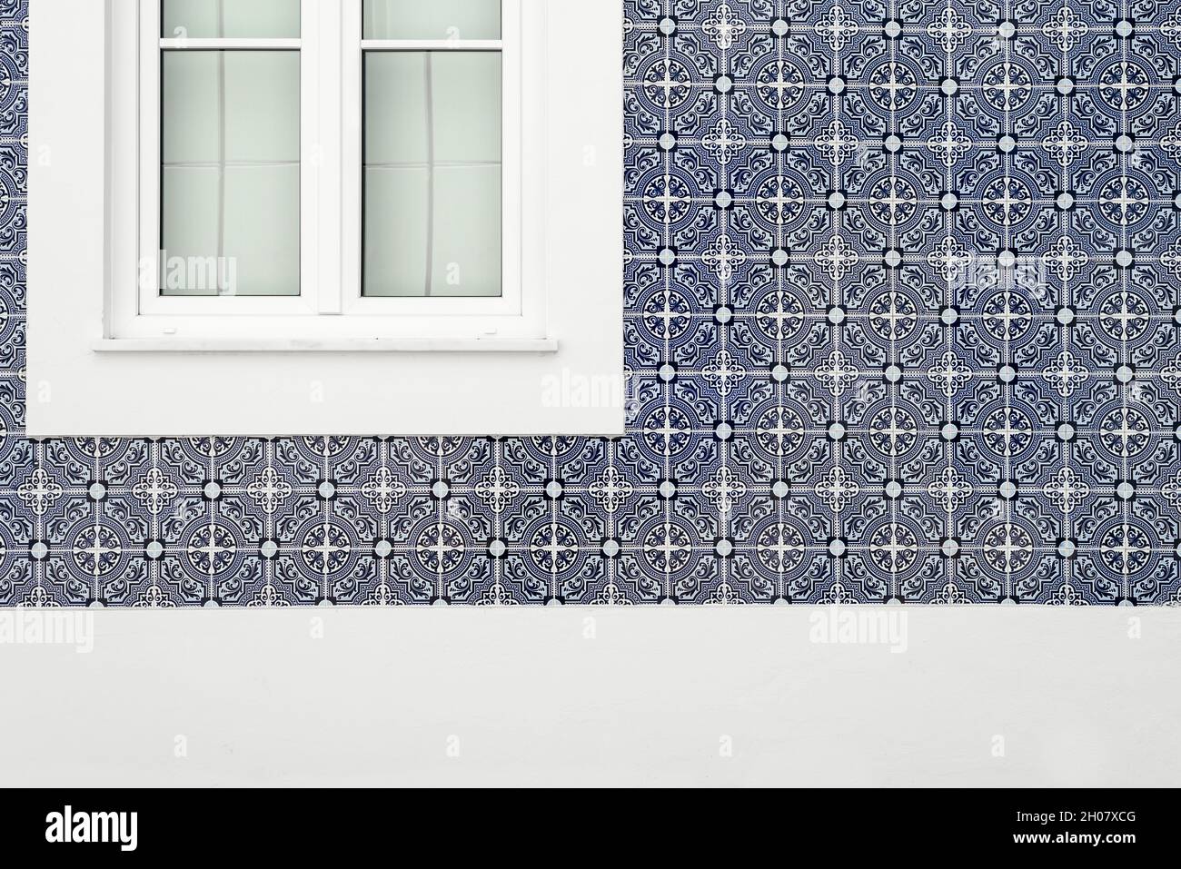 Traditional blue Portuguese tile pattern on a wall facade Stock Photo ...