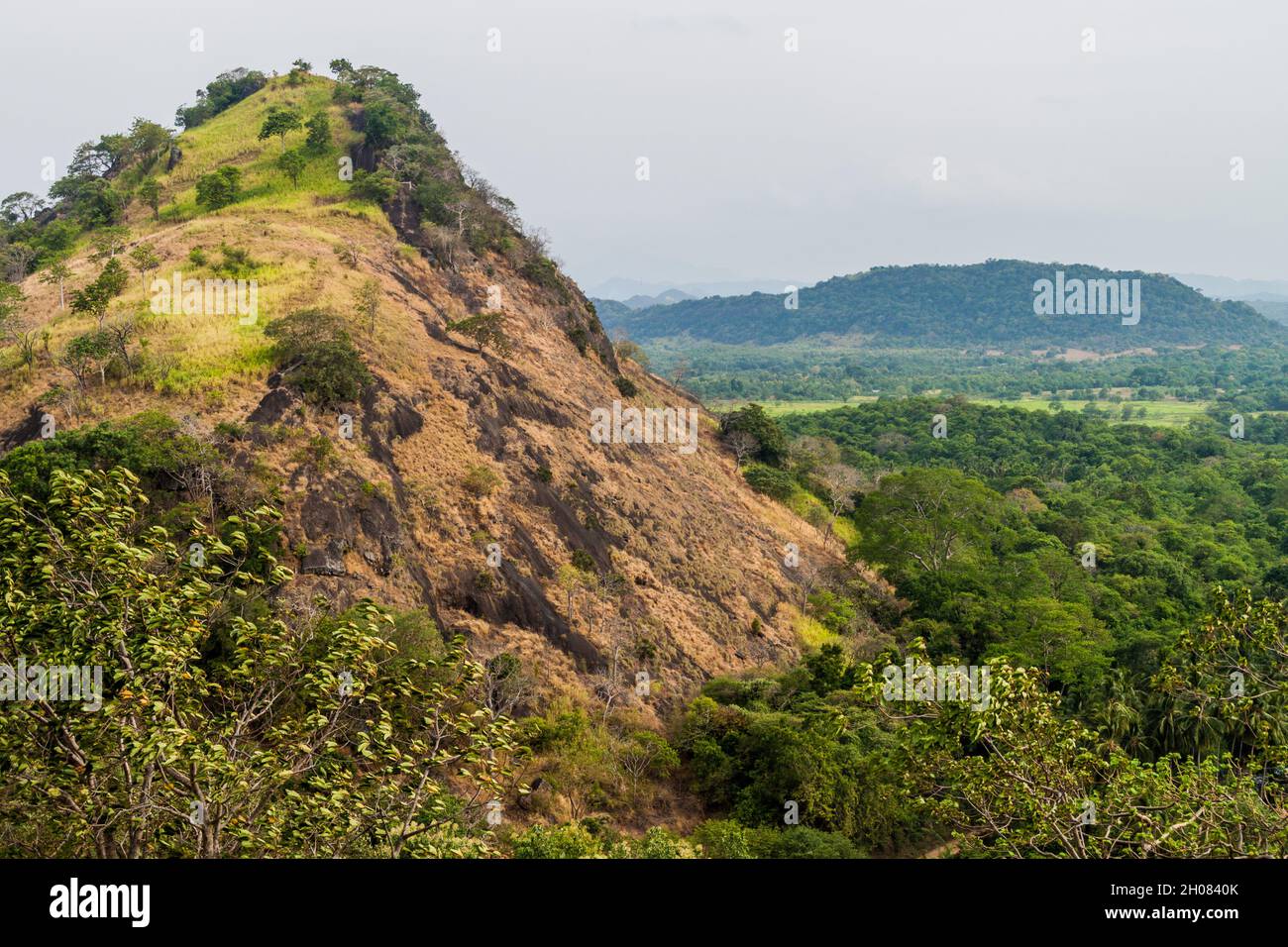 Dambulla mountains sri lanka hi-res stock photography and images - Alamy