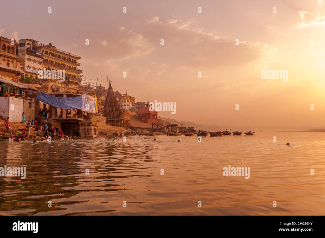 Golden ganges varanasi india hi-res stock photography and images - Alamy