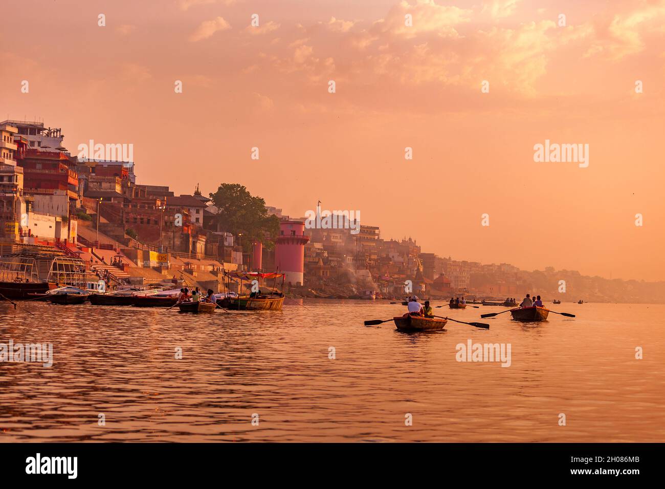 Varanasi ghats at sunset hi-res stock photography and images - Alamy