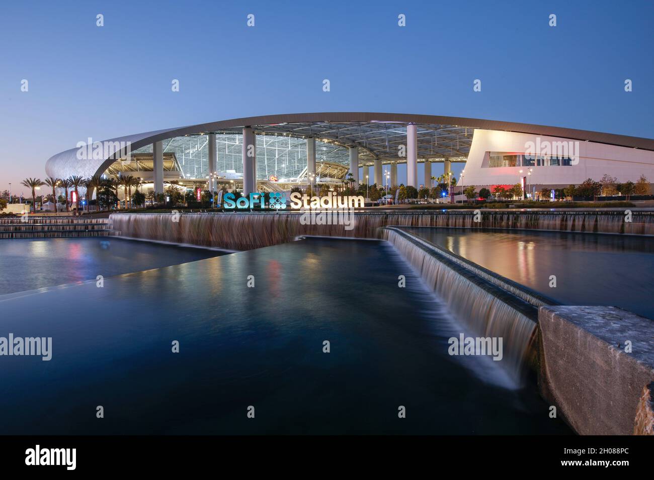Sofi stadium exterior hi-res stock photography and images - Alamy