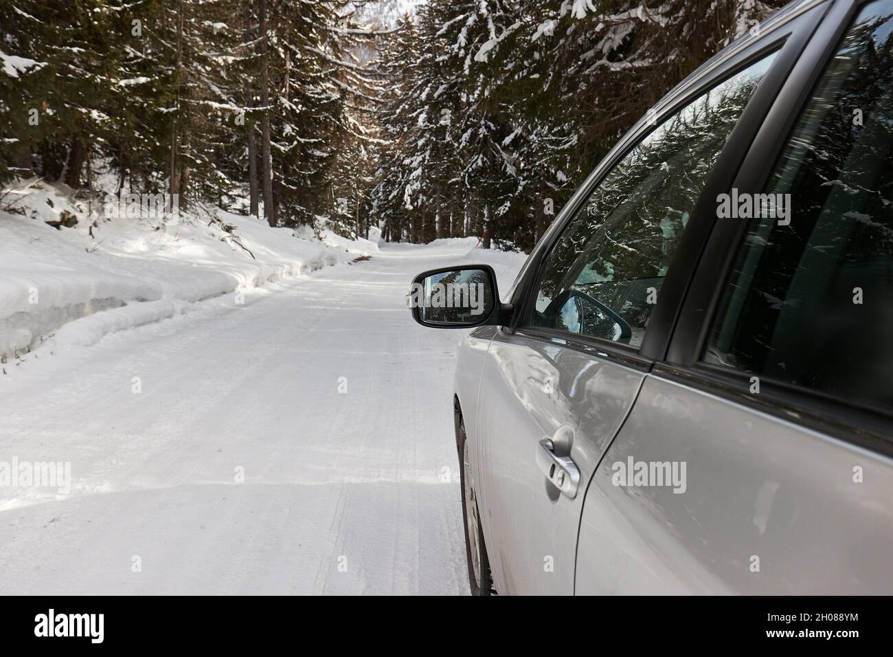 Ski driving car hi-res stock photography and images - Alamy