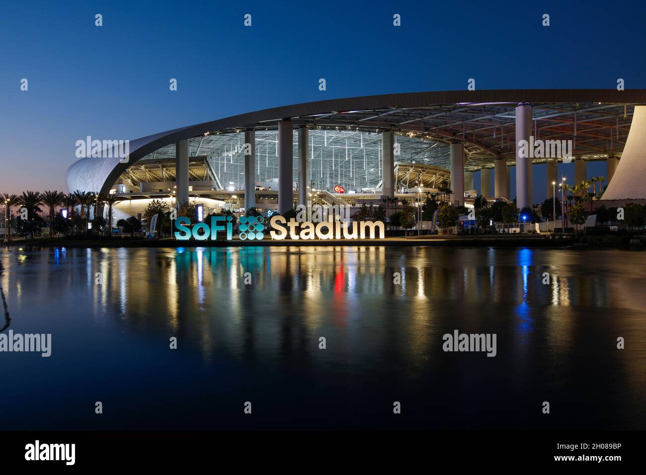 Sofi stadium exterior hi-res stock photography and images - Alamy