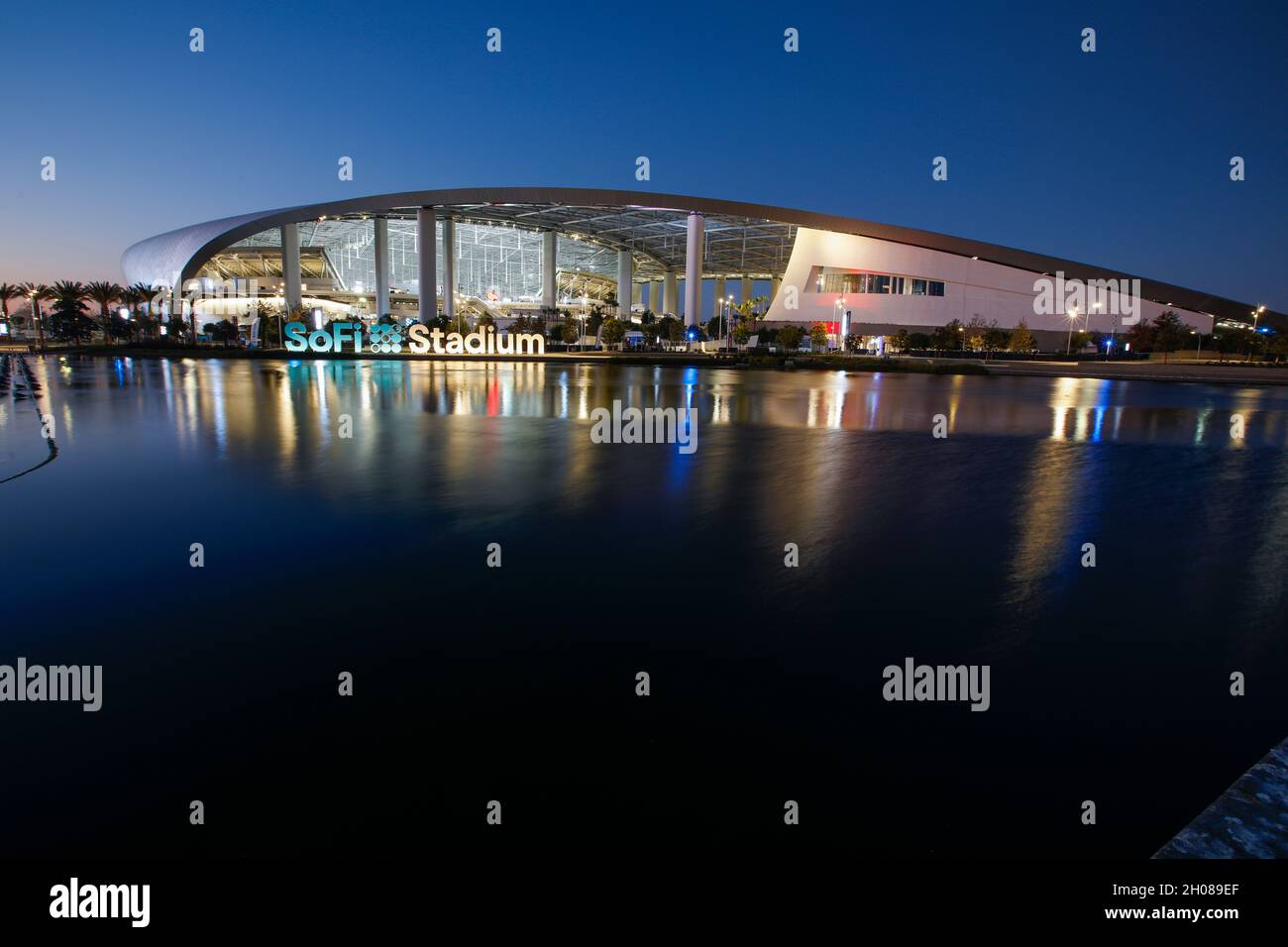 Sofi stadium exterior hi-res stock photography and images - Alamy