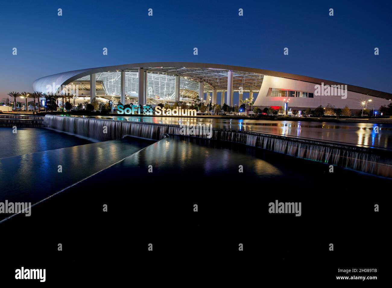 Sofi stadium los angeles exterior hi-res stock photography and images ...