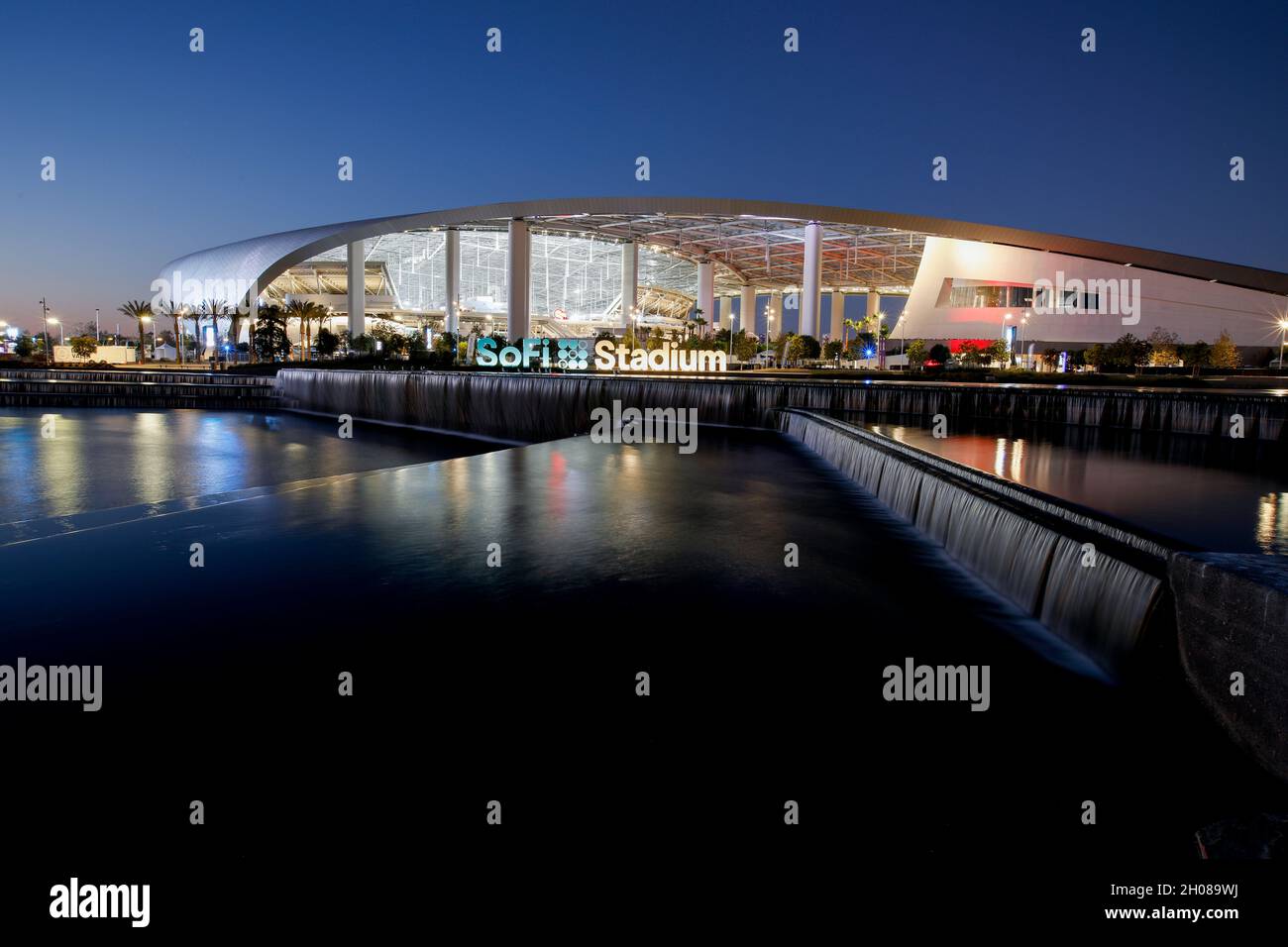 Sofi stadium los angeles exterior hi-res stock photography and images ...