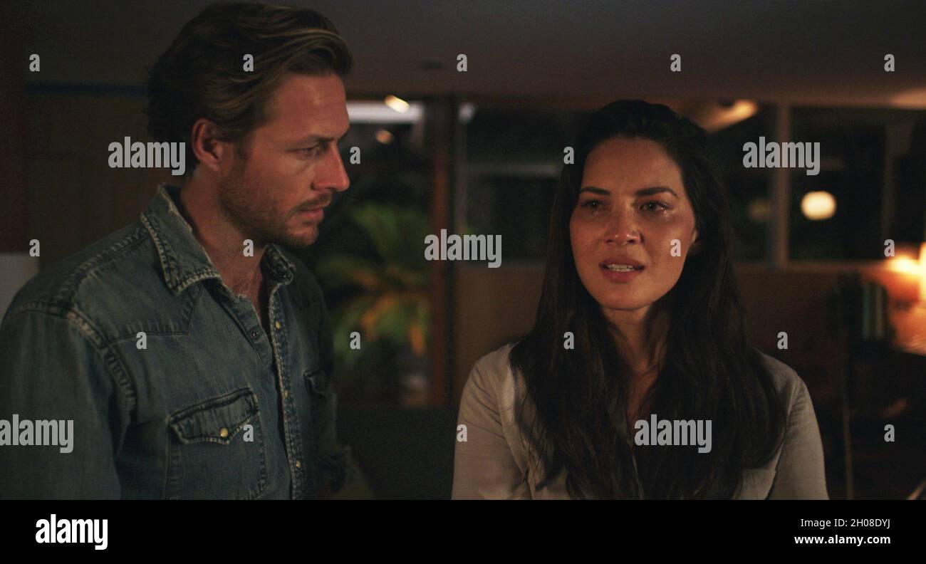 VIOLET, from left: Luke Bracey, Olivia Munn, 2021. ph: Mark Williams ...