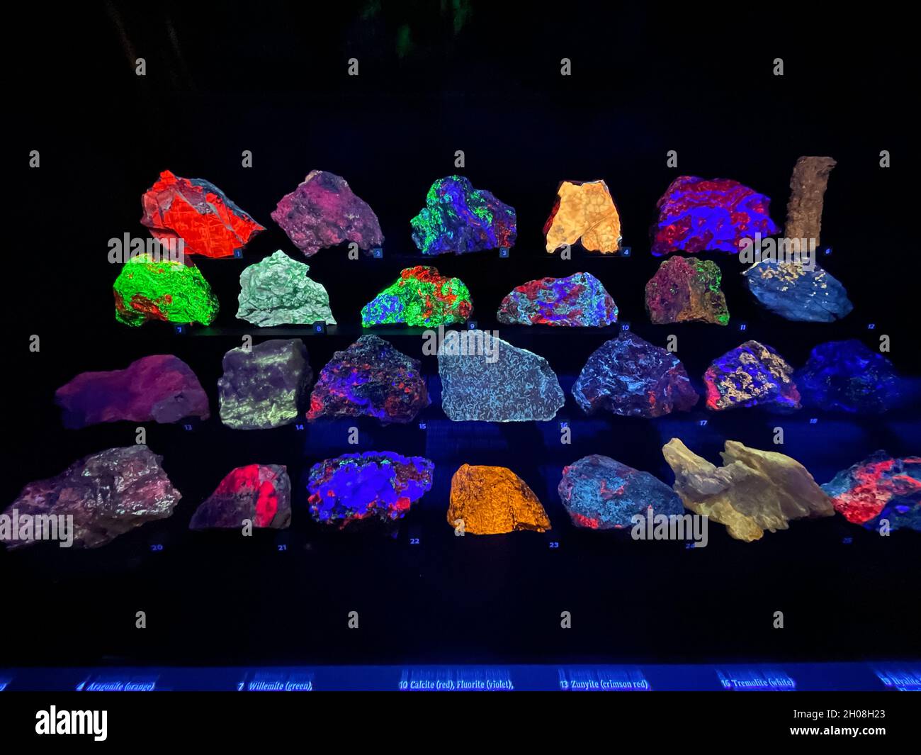 Fluorescent minerals hi-res stock photography and images - Alamy
