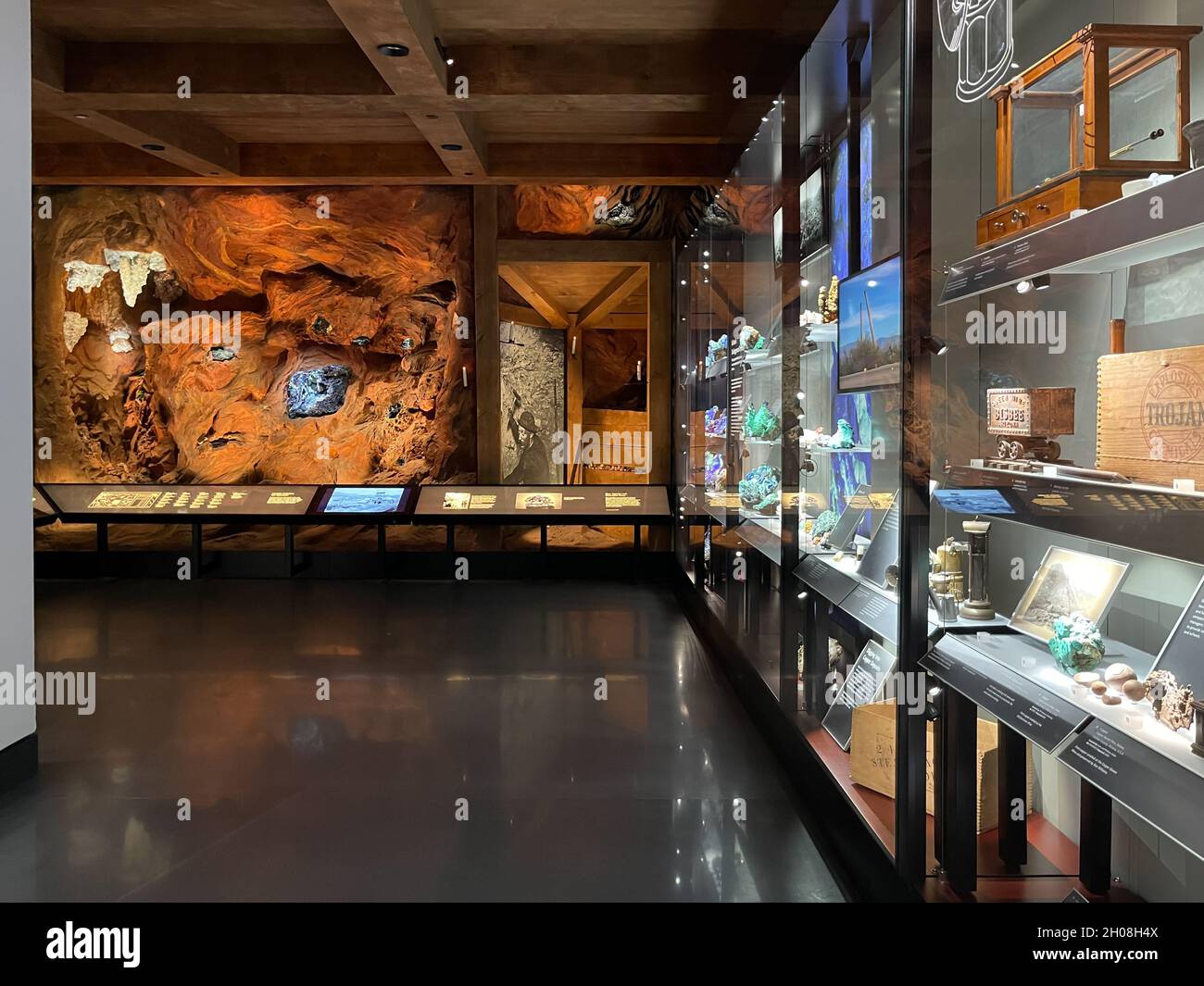 Gem and Mineral museum exhibition Stock Photo - Alamy