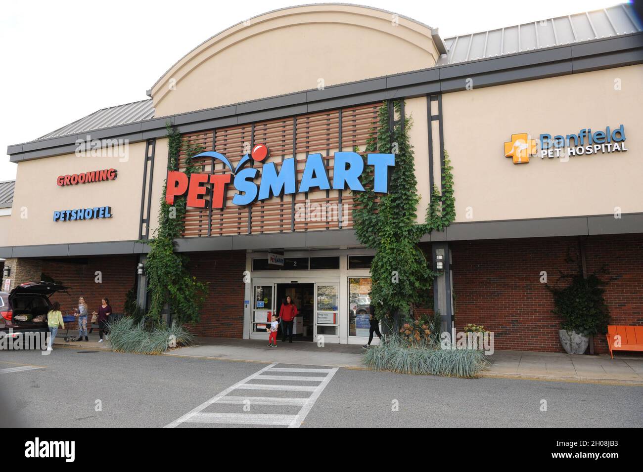 Brick, NJ, USA. 11th Oct, 2021. A Petsmart in Brick N.J. (Credit Image ...