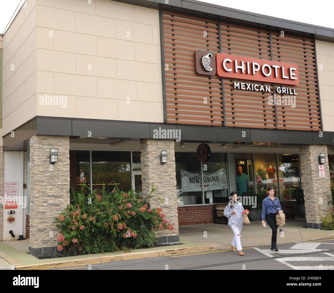 Brick, NJ, USA. 11th Oct, 2021. A Chipotle Mexican Grill in Brick N.J ...