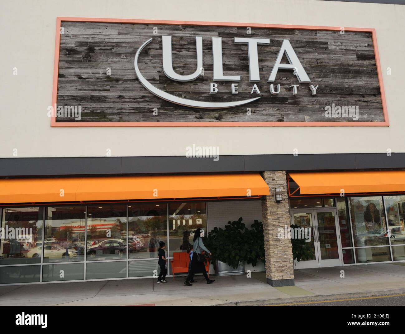 Ulta beauty hi-res stock photography and images - Alamy