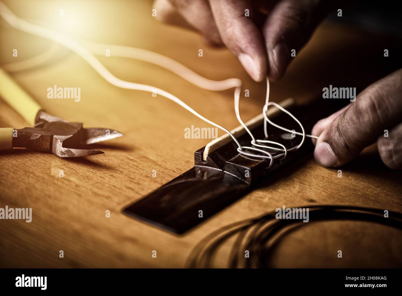 Restring acoustic guitar hi-res stock photography and images - Alamy
