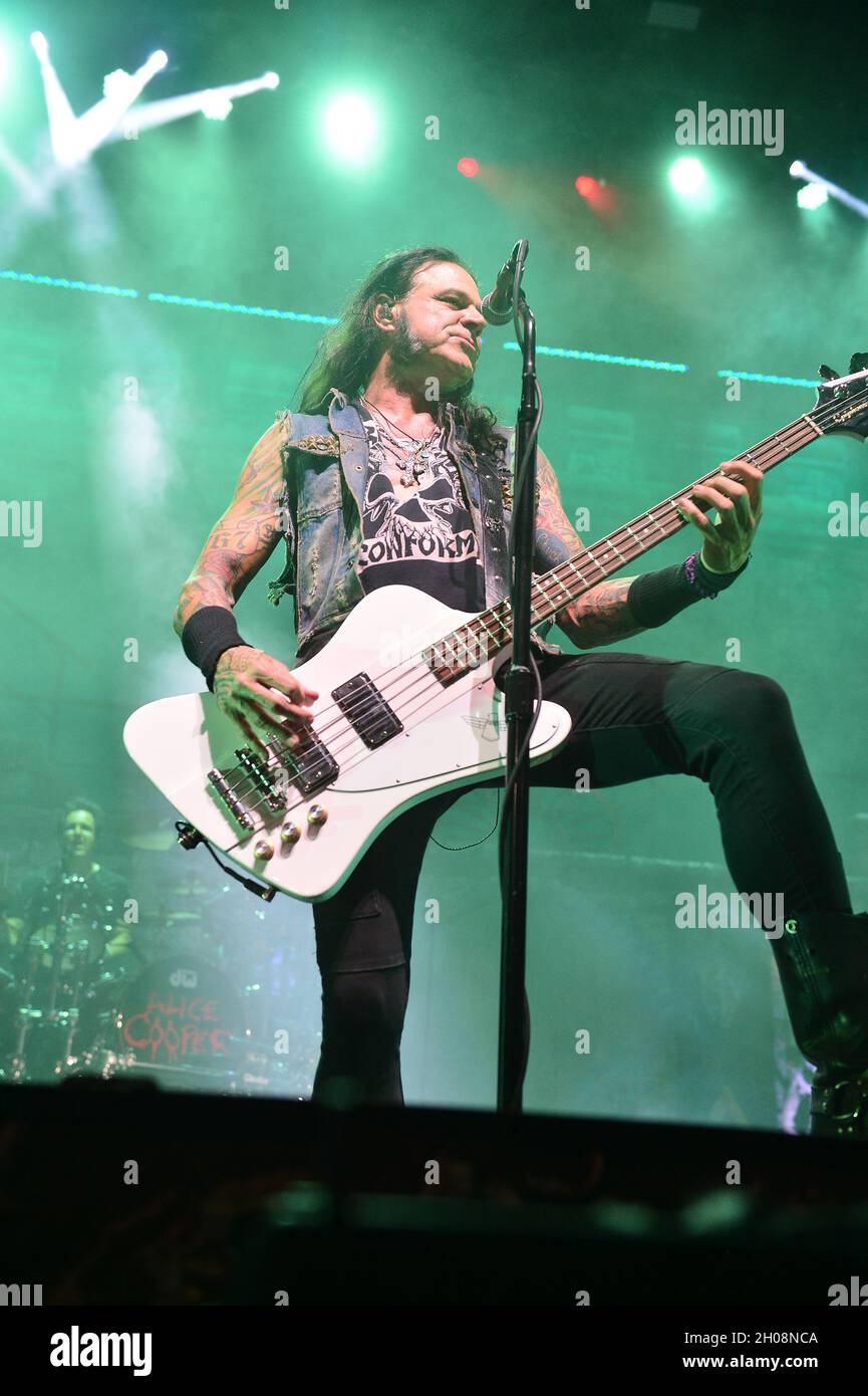 WEST PALM BEACH, FLORIDA - OCTOBER 10: Chuck Garric of Alice Cooper ...