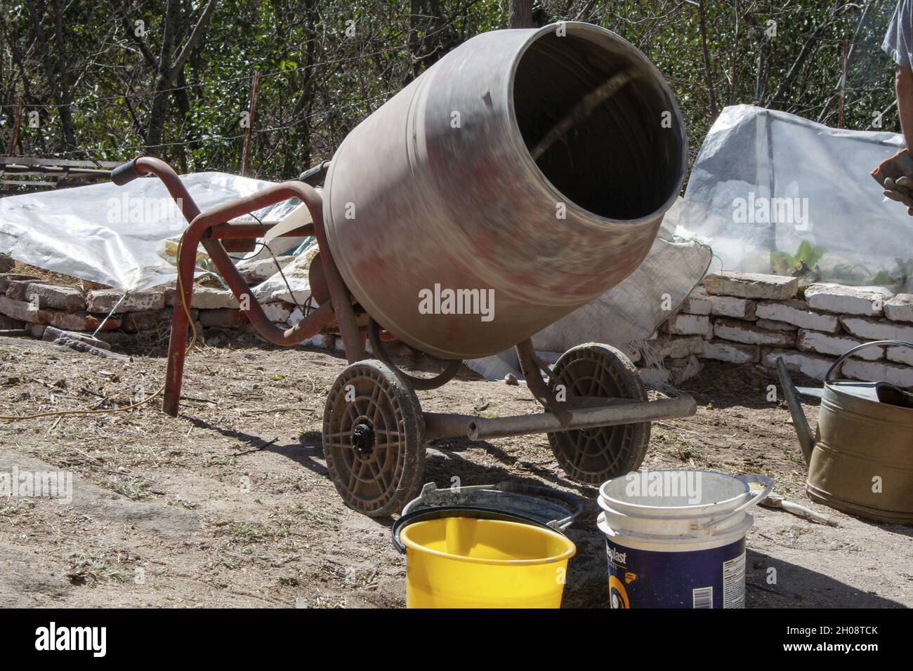 Vintage concrete mixer hi-res stock photography and images - Alamy
