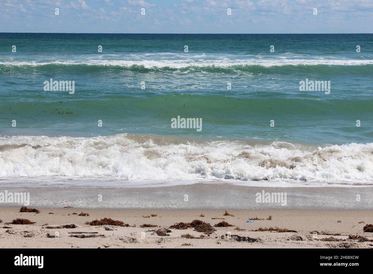 Background waves crashing hi-res stock photography and images - Alamy