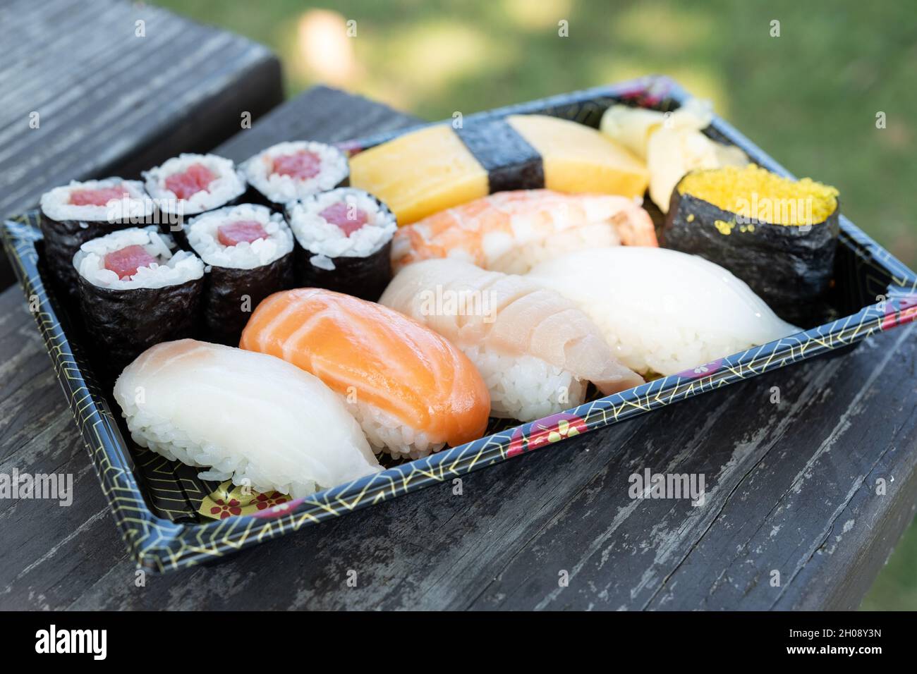 Japanese at picnic hi-res stock photography and images - Alamy