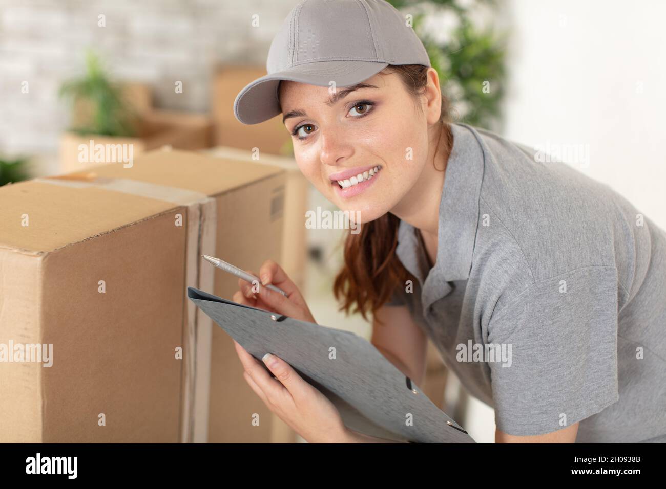 Deliverywoman department hi-res stock photography and images - Alamy