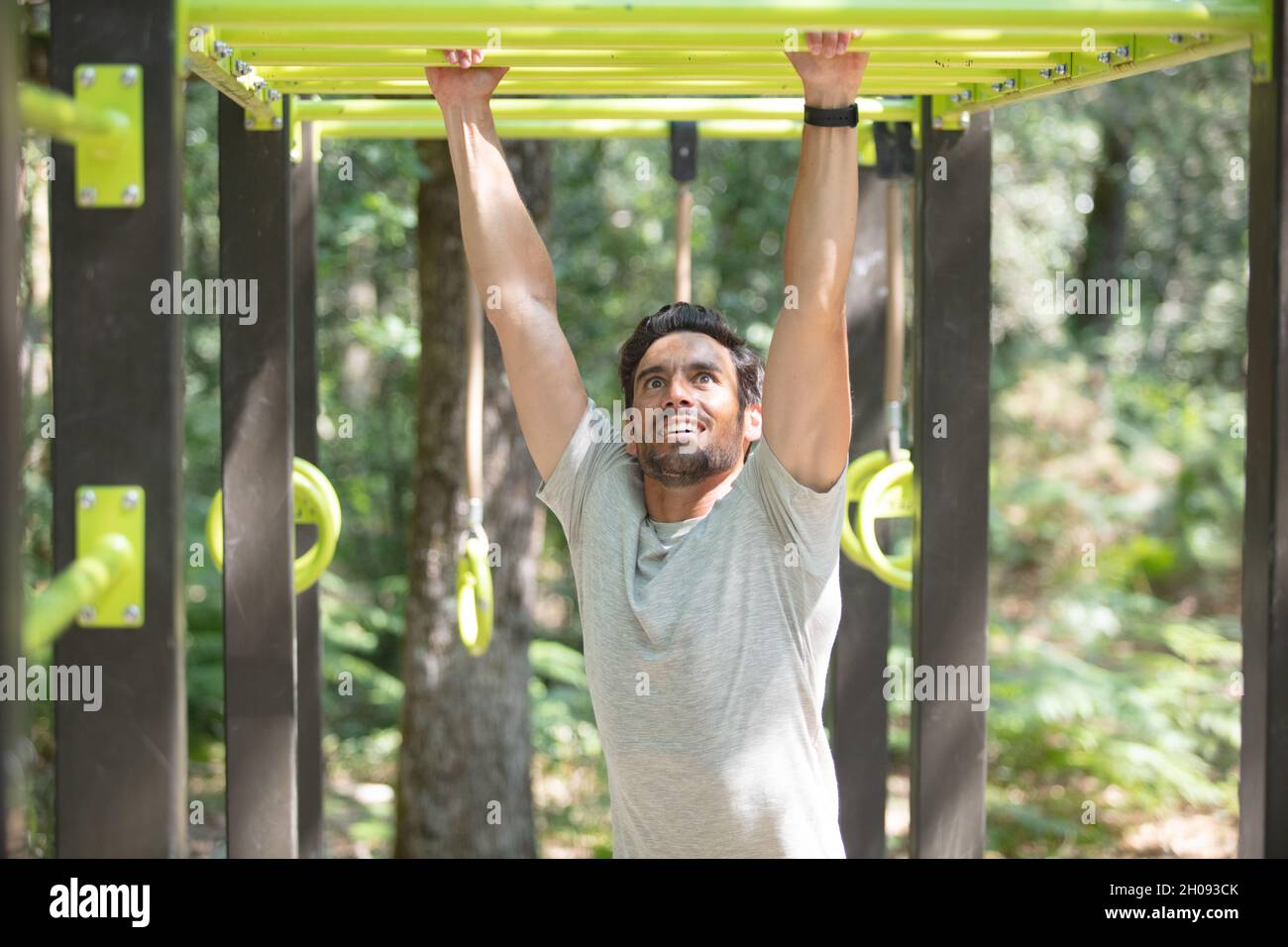 Back view of man doing pull ups hi-res stock photography and images - Alamy