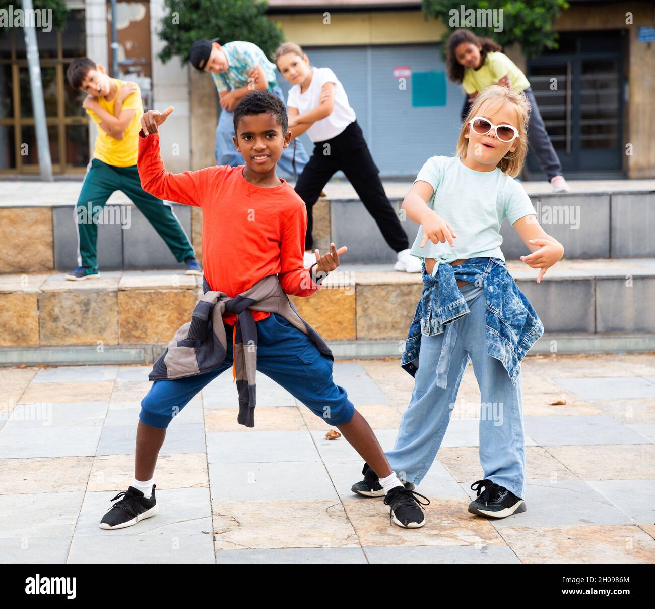 Hip hop dancing kids hi-res stock photography and images - Alamy