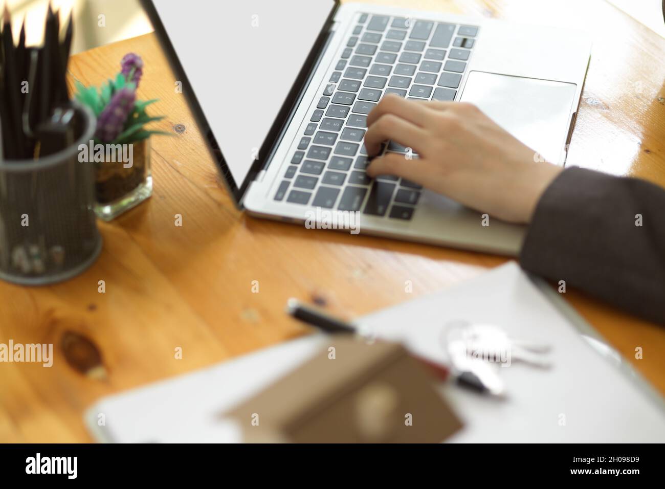 Tapping keyboard hi-res stock photography and images - Alamy